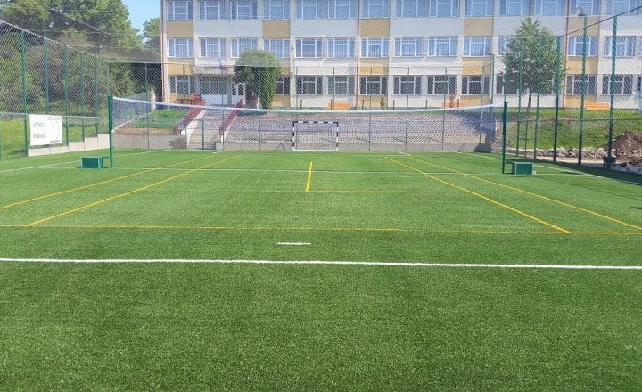 Amenajare terenuri si baze sportive cu gazon sintetic, natural si ...